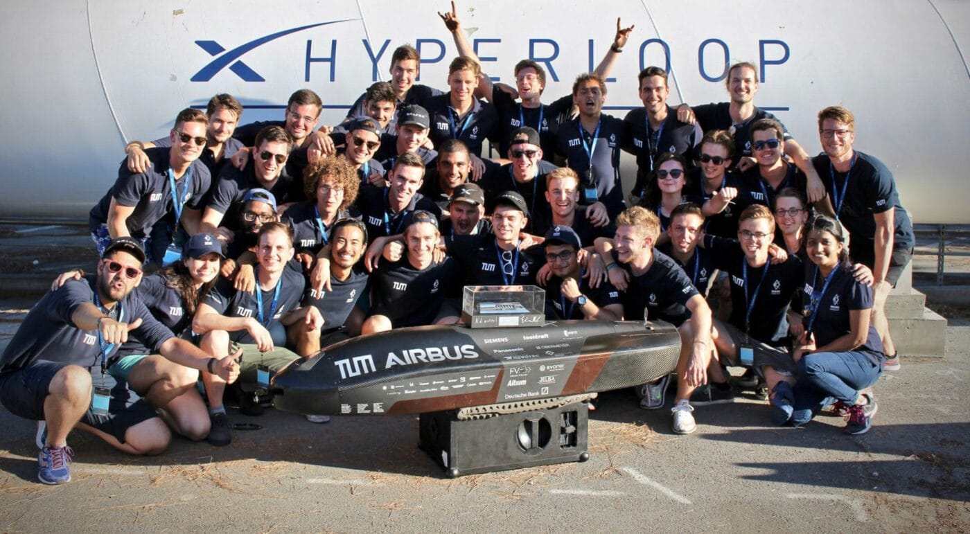 WARR Hyperloop's pod 467 km/h